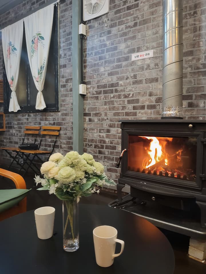 프라이빗 독채/ 불멍/바닷가10분/노형시내10분/바베큐장/깨끗한 침구/제주놀러와펜션 - Jeju-do