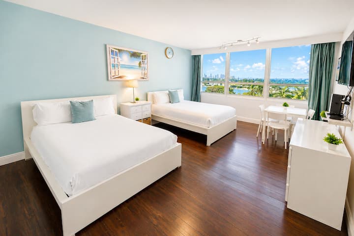 Bayview Studio | Pool +Beach Access +Valet Parking - Miami Beach, FL