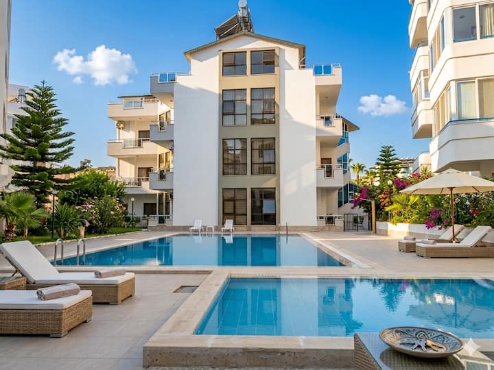 Midtown Apartment With Pool - Okurcalar