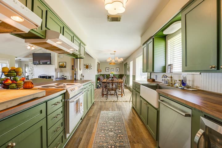 Newly Renovated! Family-friendly Lakefront Lodge - Livingston, TX