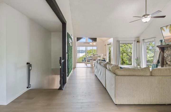 Vacation Station In Margaritaville - Sunrise Beach, MO