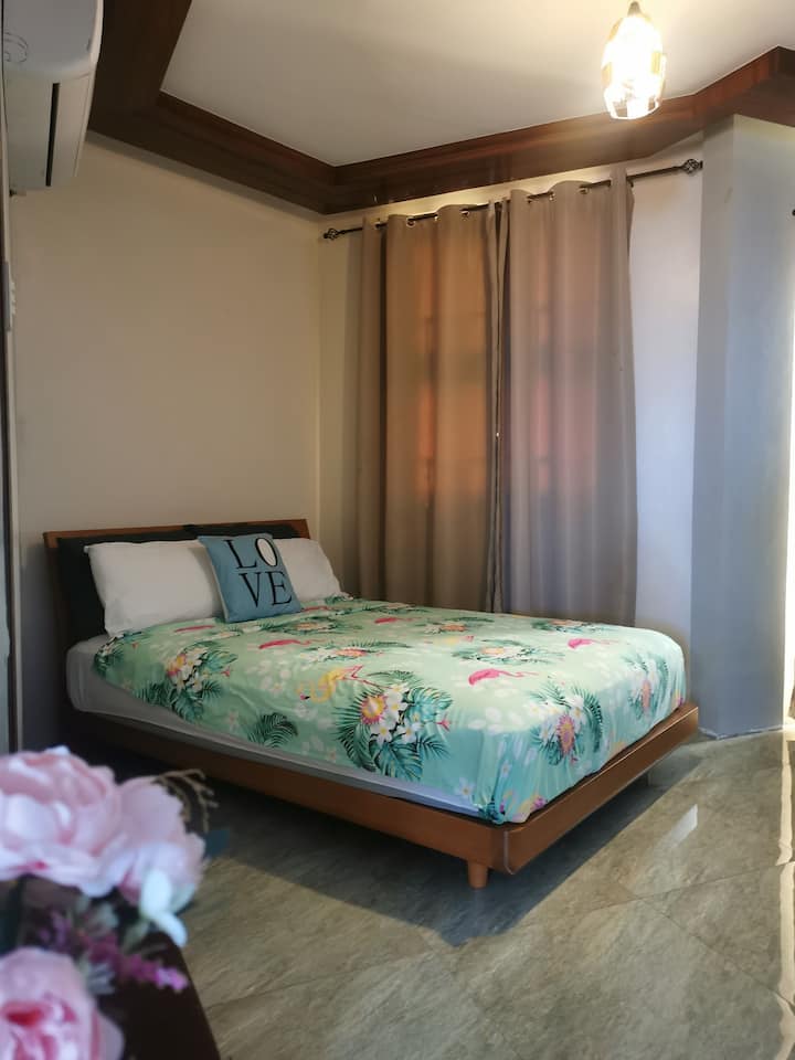 Malolos Studio Unit W/ Sunrise & Sunset View - Malolos