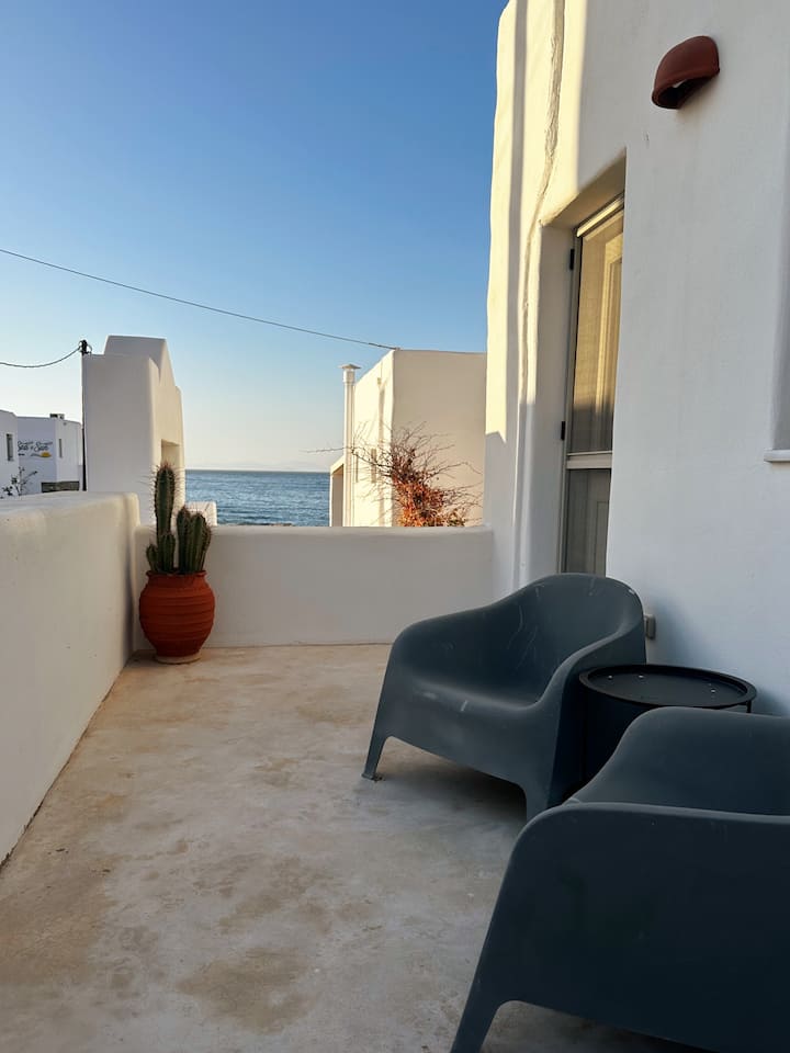 The Bee's Nest - Paros