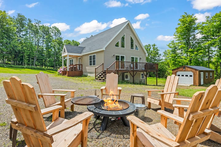 Deer Crossing Retreat - New Home, Great Location - Maine