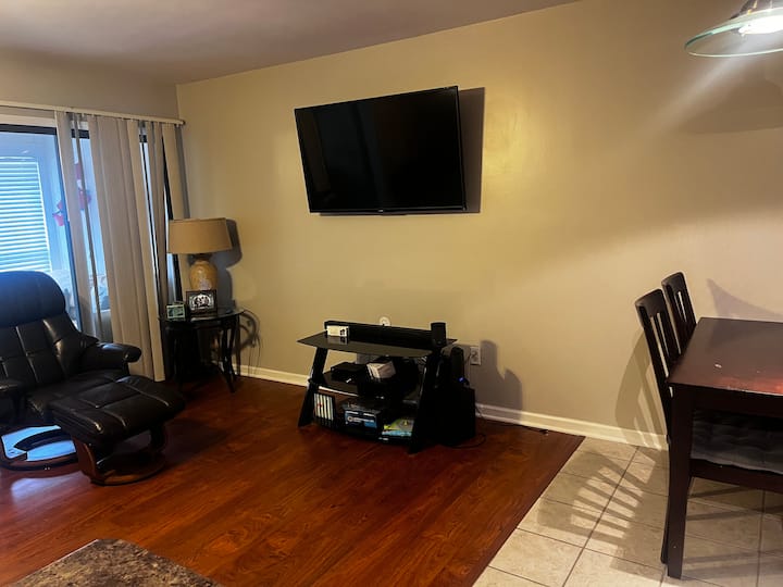 Five Min Walk To Beach! Career Travelers Welcome! - Myrtle Beach, SC