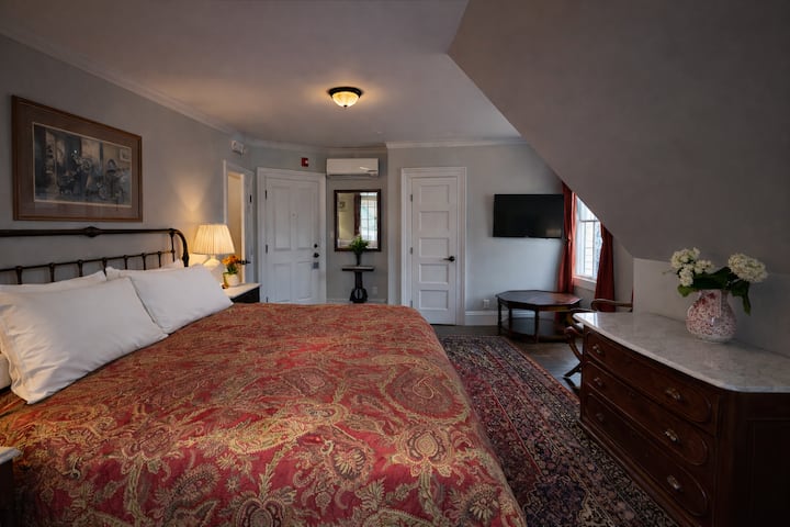 Longwood Area | Perfect For Long Stays & Visits - Brookline, MA