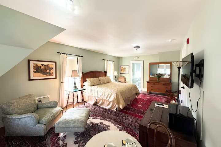 Longwood Area | Perfect For Long Stays & Visits - Brookline, MA