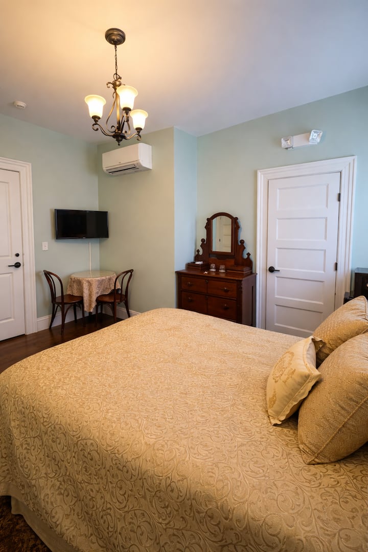 Longwood Area | Perfect For Long Stays & Visits - Boston, MA