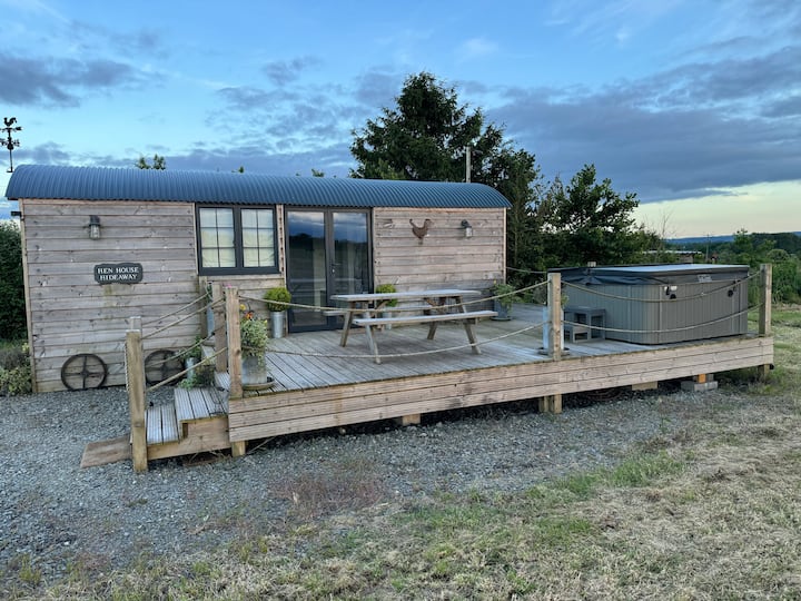 The Hen House Hideaway - Leominster