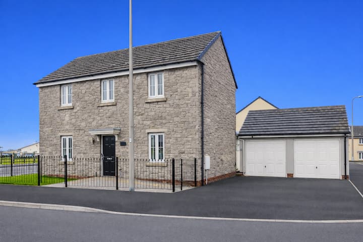 Luxurious And Spacious 5 Bedroom House - Llanelli