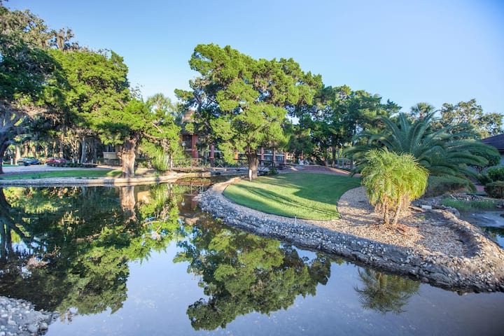 3 Spacious Accommodations W/ Pool Near The Beach! - Palm Coast, FL