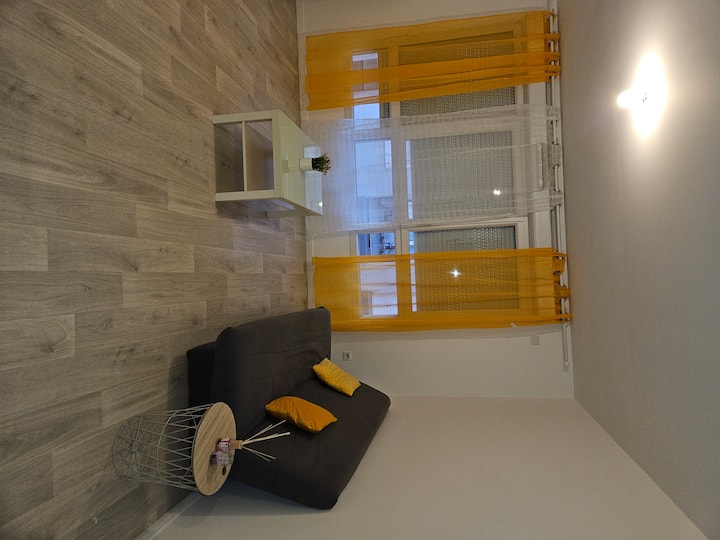Superbe Appartement De 45m² Au 3eme Et Dernier éTage. Confortable Et Agréable: Séjour/salle à Manger. 1 Chambre, Cuisine Ouverte, Douche/wc. - Gonesse