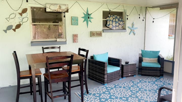 Elegance & Ease: Your Comfortable Stay - New Port Richey, FL