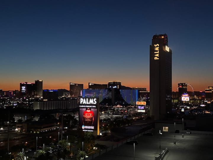 Luxury Strip View Suite - Palms Place Resort - Las Vegas, NV