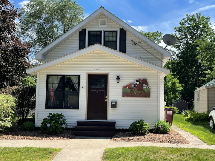Cozy Saratoga Springs Track Rental - Saratoga Springs, NY