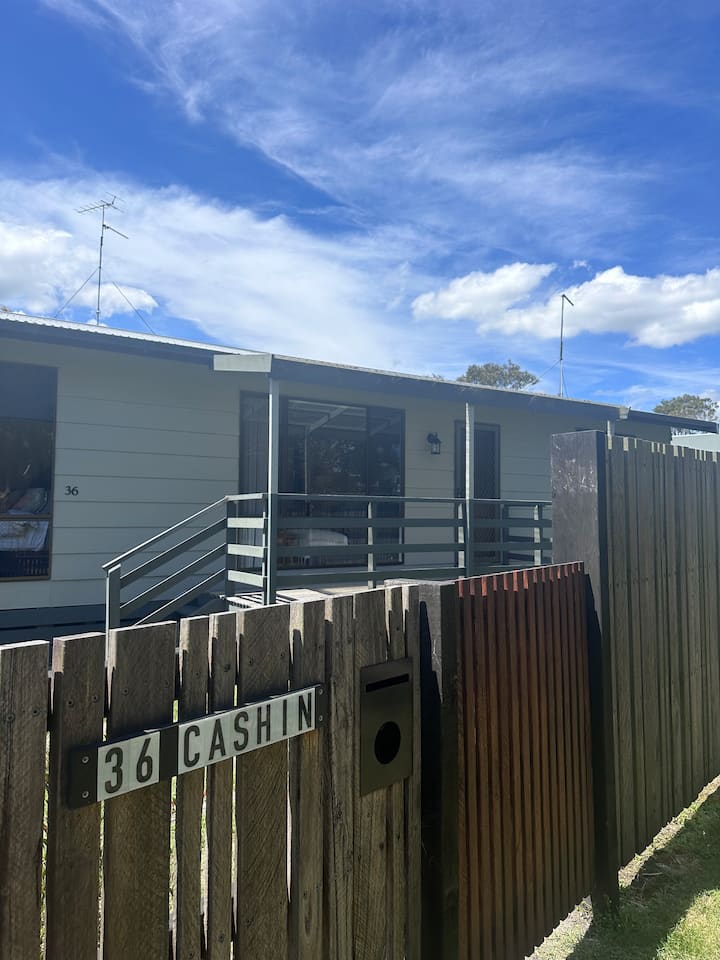 Entire House - 3 Bedroom. Inverloch - Inverloch