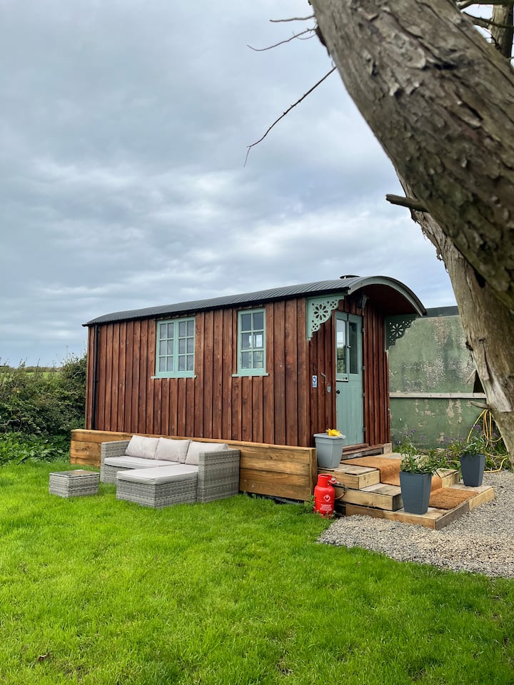 Cosy Shepherd’s Hut Hide Away With Ocean Veiw - Solva