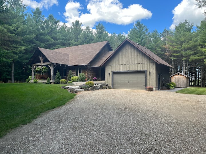 Adventure Awaits! Log Cabin /Hot Tub. Fast Wi-fi - Durham