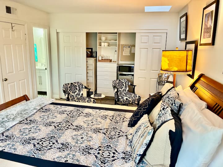 Old Town Sjc Private Master Suite And Bathroom - Dana Point, CA