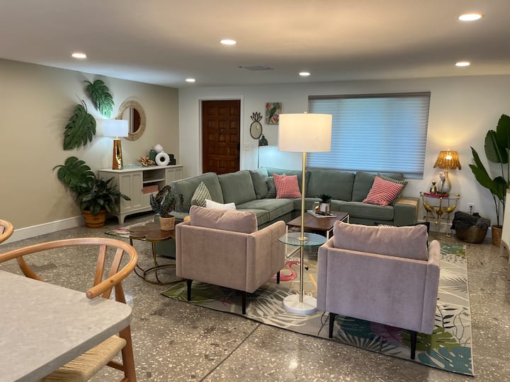 Newly Renovated, 2/2, Large Patio, Dock, Boat Lift - Englewood, FL