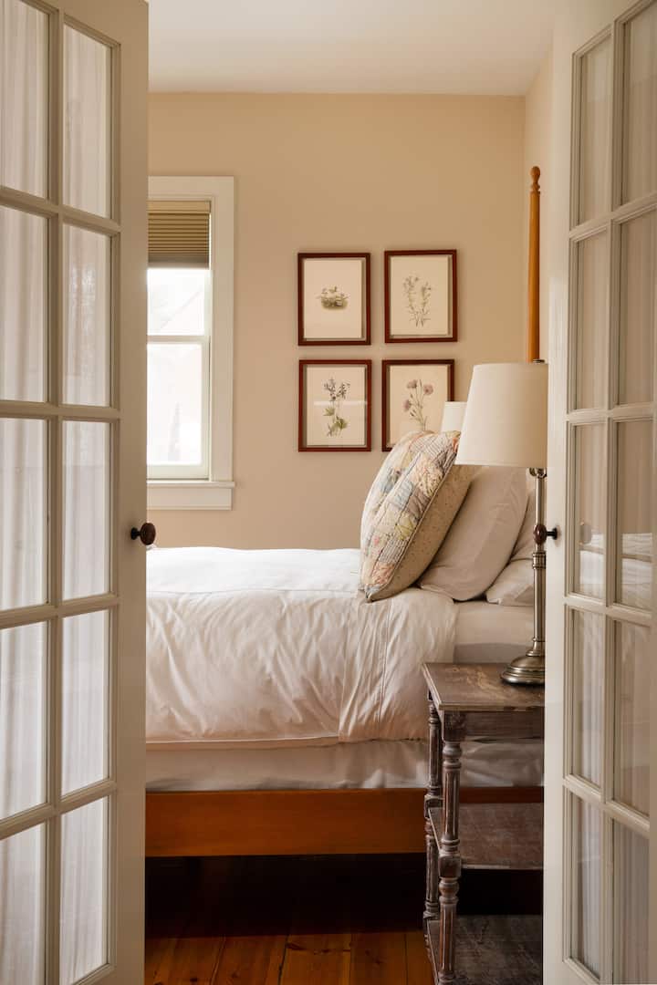 Butler's Hideaway ~ Apt. 6 - Waterbury Village Historic District