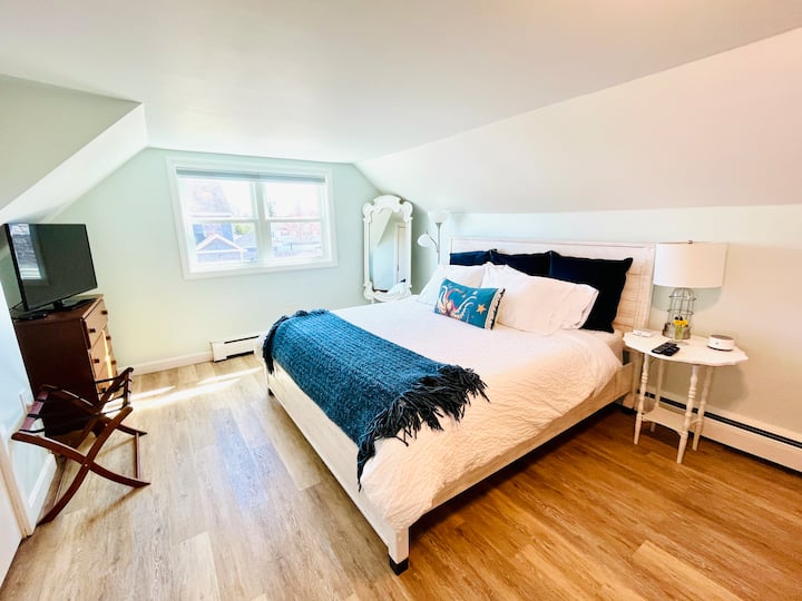 Spacious Studio Near Cliff Walk - Third Beach Middletown