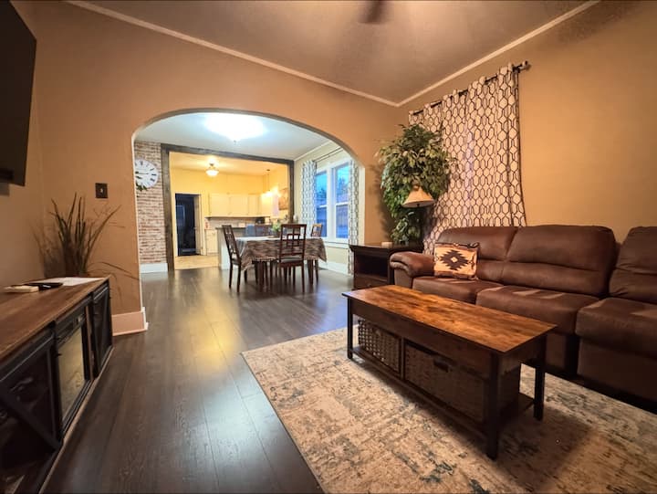 In The ❤️ Heart Of Cheyenne, Dog Friendly! - Cheyenne, WY