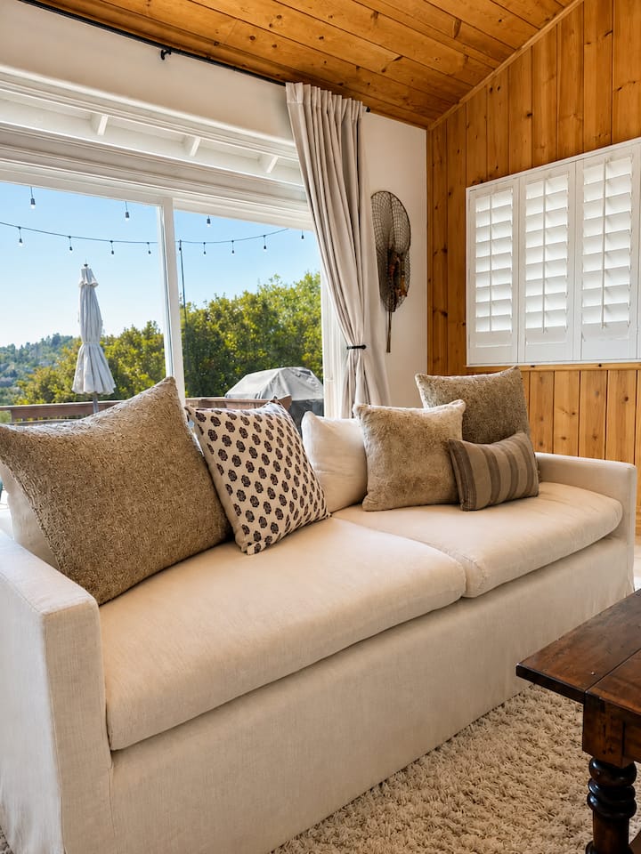 Immaculate Fully Stocked Cabin With Views! - Lake Arrowhead, CA