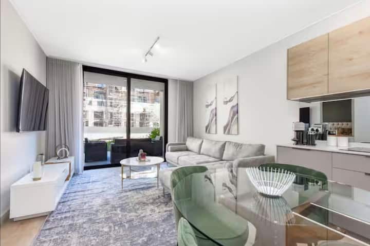 Modern 2-bed Apartment– Walk To Mall & Gautrain - 約翰內斯堡
