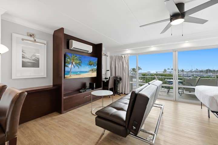 Highly-rated Ocean+harbor W/free Parking Wi-fi+ac. - Honolulu