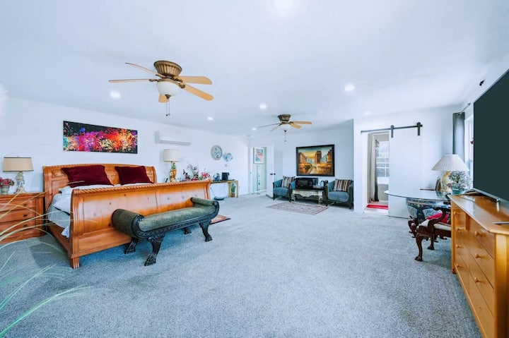 Spacious Guest House/suite Near Dfw - North East, PA