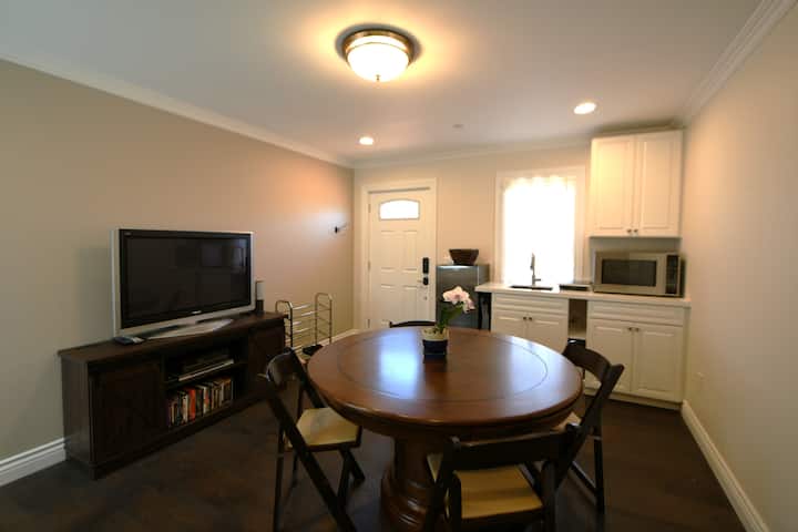 1-bedroom Suite Next To Park And Near Restaurants - Santa Clara, CA