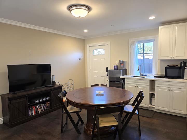 1-bedroom Suite Next To Park And Near Restaurants - Sunnyvale, CA