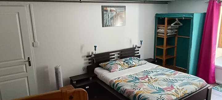Chambre Indépendante Dans Maison Proche Centre Ville. À 15 Min Du Puy Du Fou - Chambretaud