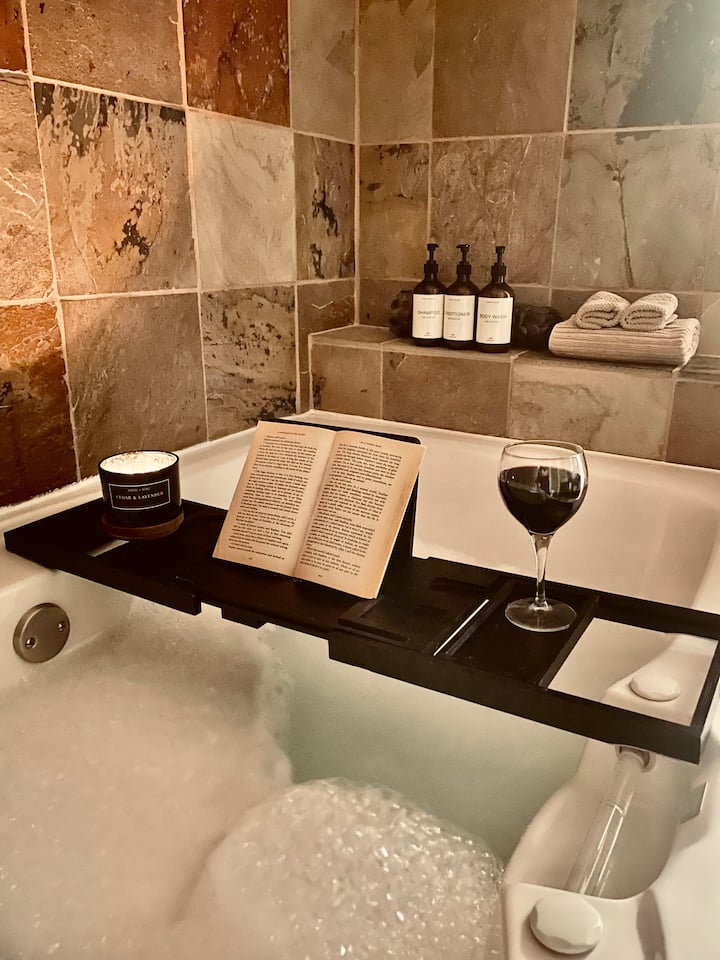 Cozy Suite Near Wineries And Downtown Helen! - Helen, GA