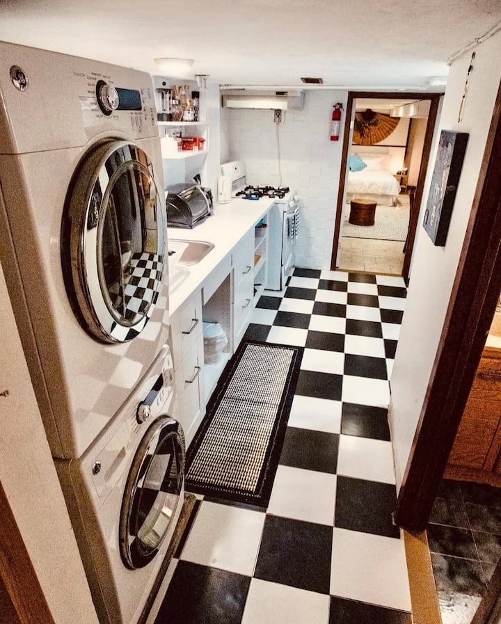 Clean Bsmt Suite-hot Tub/ideal For Longer Stays - Toronto