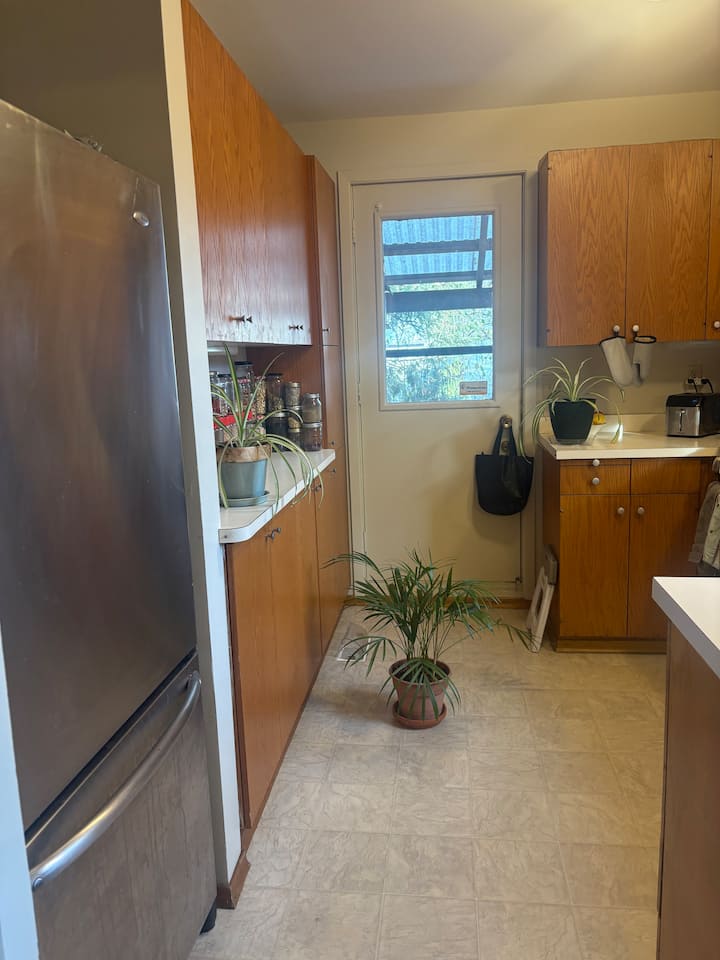 Charming Westboro Location - Comfortable Bedroom - Ottawa