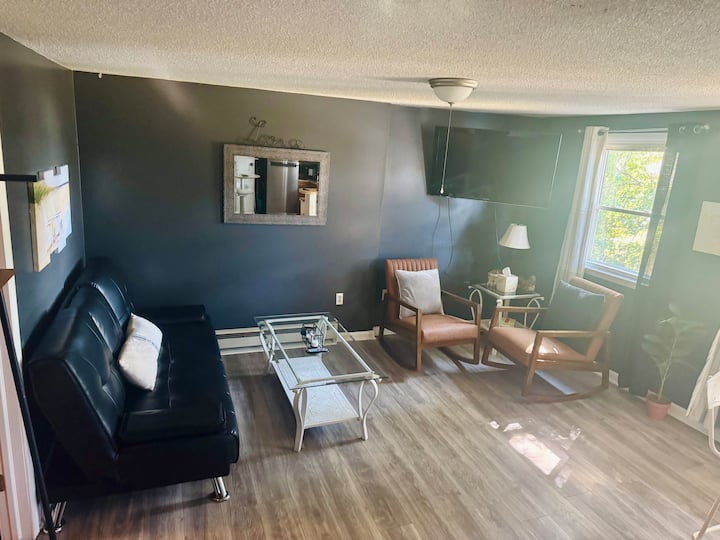 Cozy 2br Apt• Family/business Friendly• Near I-84 - Bristol, CT