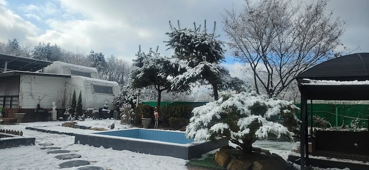 "고요한 아침" 8인 가능 대형 독채! #겨울풍경맛집#촌캉스#솥뚜껑#불멍#잠실40분# - Gyeonggi-do