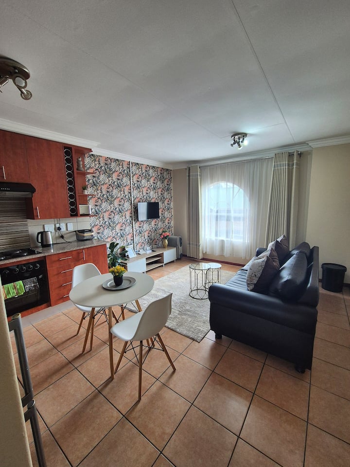 Beautiful Clean Gem @ Best Rates. Walk 2 Galagher - Midrand