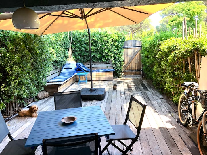 Deux Terrasses Et La Mer - Saint-Tropez