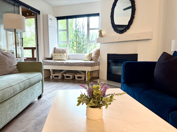 Spacious Village 1br–two King Beds, Ac, Parking - Whistler