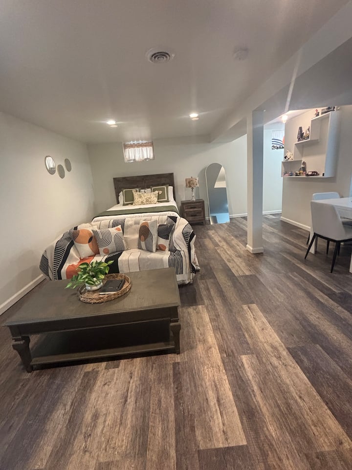 University Area Studio Apartment - Syracuse, NY