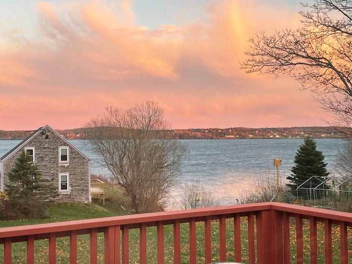 Cozy Stay W. Ocean Views, Walkability To Downtown - Eastport, ME