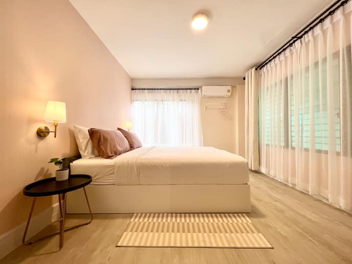 S4 | 5min To Bts Thonglor/ 4pax/ 50sqm. - 2bdr - Bangkok