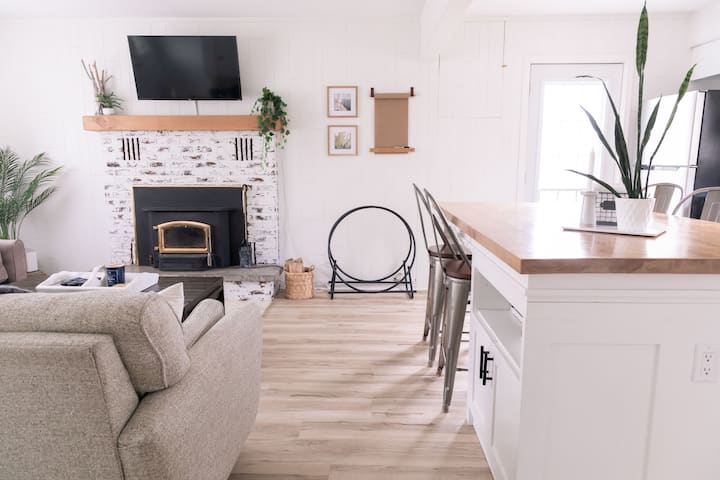 The Beachwood Bungalow - Wasaga Beach