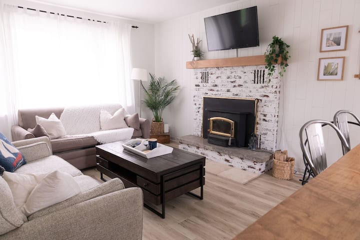 The Beachwood Bungalow - Wasaga Beach