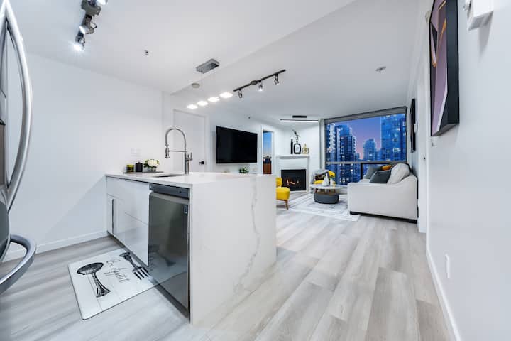 In The ❤ Of Yaletown 2bdrm/2bath . Pool Sauna Gym - Vancouver
