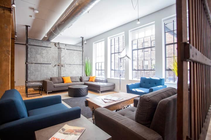 Luxury Downtown Oasis - 2 Beds - Des Moines, IA