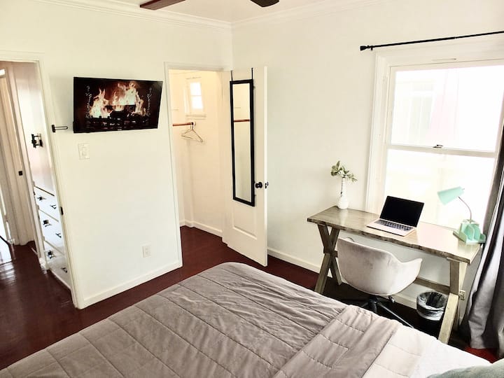 Private Bedroom Shared Bathroom Steps To Beach - Long Beach, CA